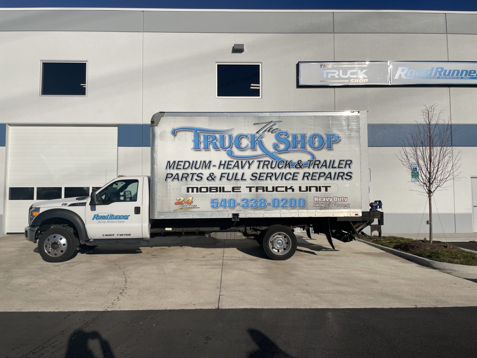 24/7 Towing & Truck Repair | Road Runner Wrecker Service Inc.