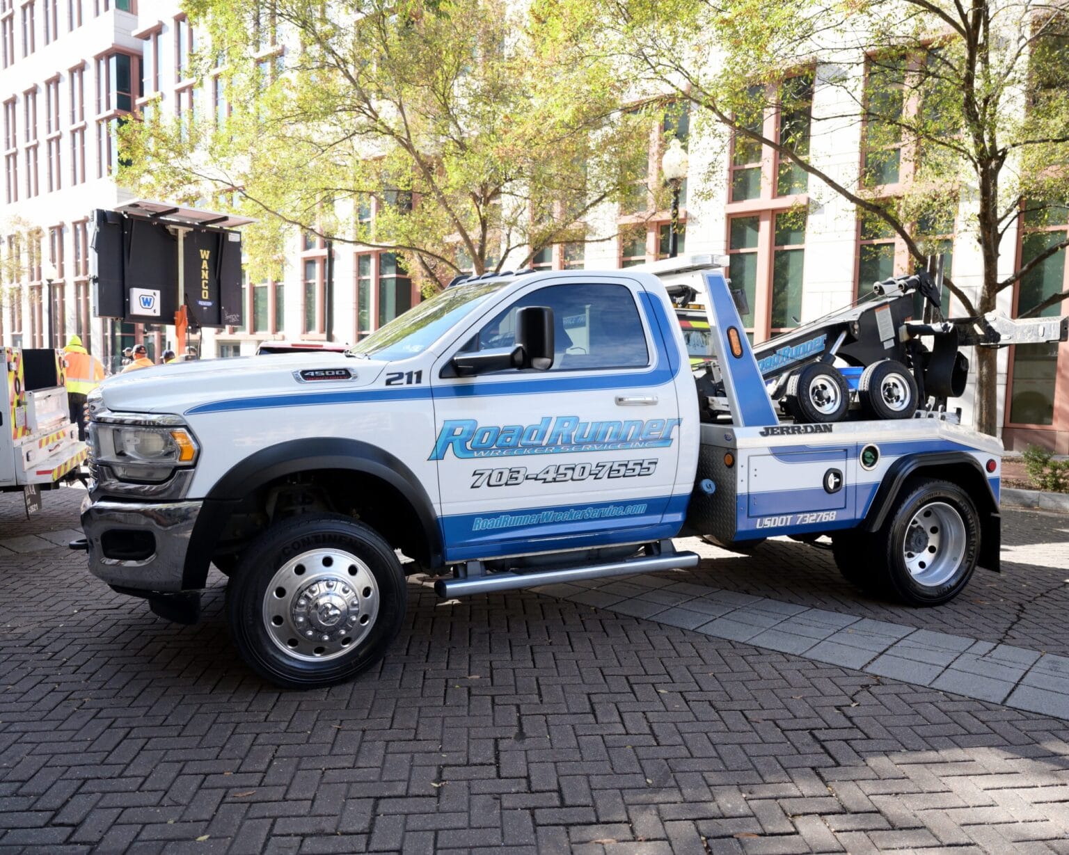 Flatbed vs. Wheel-Lift Towing: What’s the Difference? | Road Runner ...