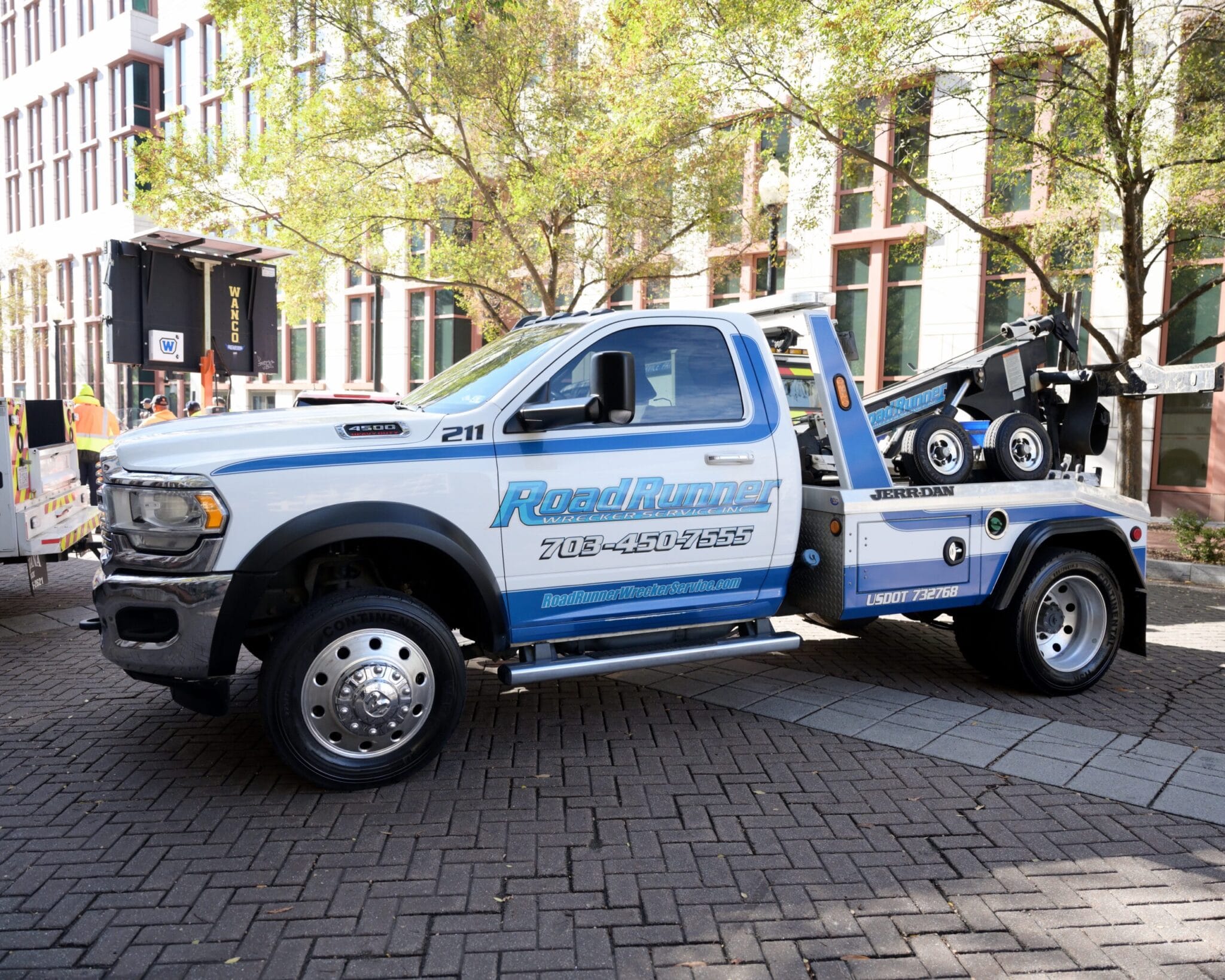 Flatbed vs. Wheel-Lift Towing: What’s the Difference? | Road Runner ...
